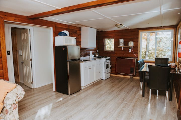 Private 2 Bedroom Waterfront Cottage On Lang Lake - Killarney