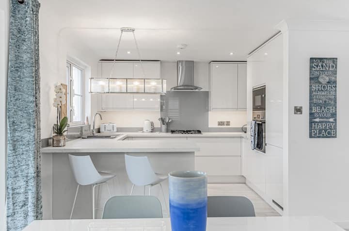 Modern Family Beach Retreat | Moments To The Sea - East Wittering