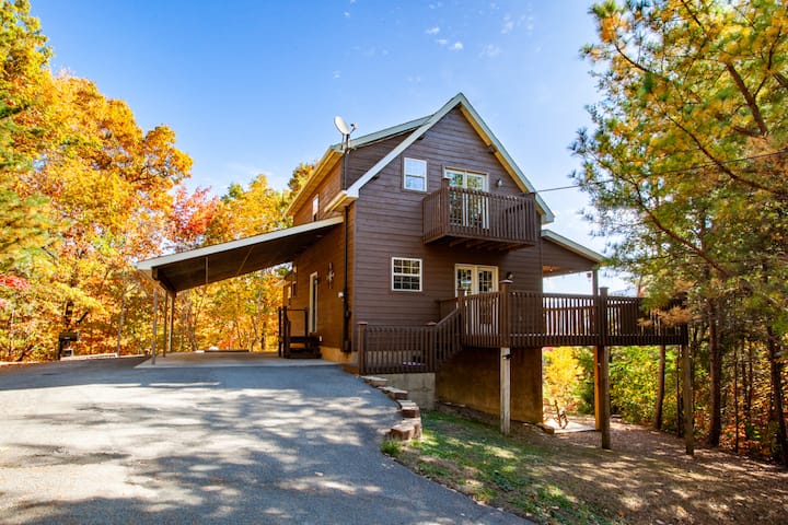 Double Deck Views & Games In Sevierville Cabin - Townsend, TN