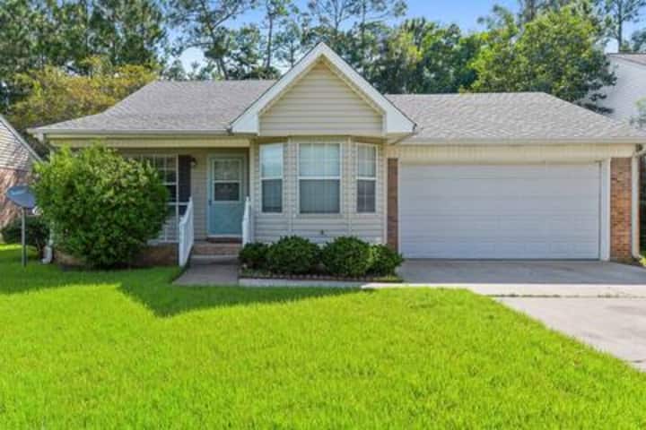 3-bedroom Home In The Mississippi Gulf Coast - Pass Christian, MS