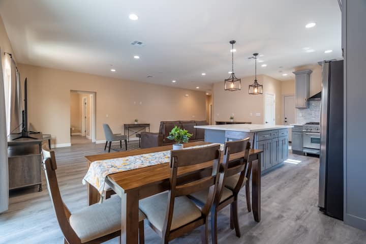 Cheerful Home. 3 Bdrm 2.5 Bath. 2 King Beds - Claremont, CA