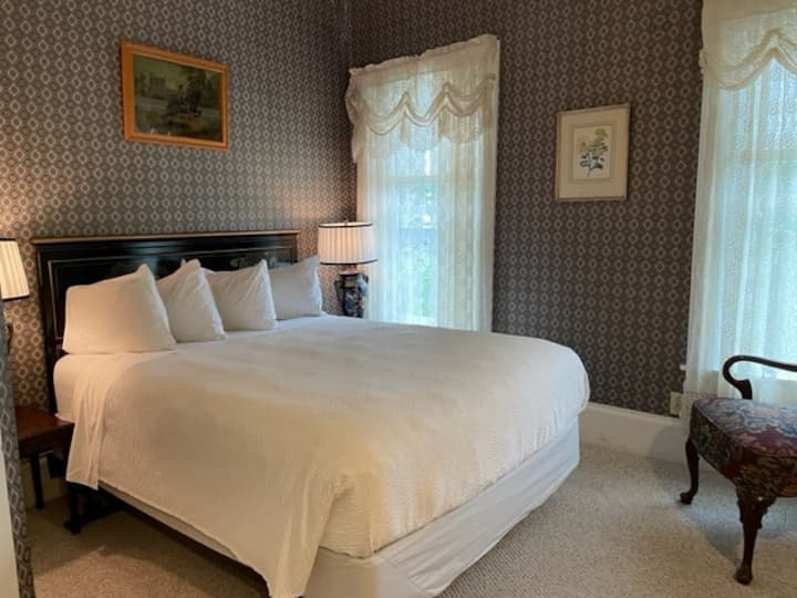 Room 203 - Queen | The Central House Bar Harbor - 바 하버