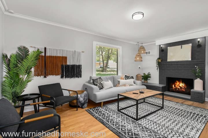 Updtd 4 Br Home|safe|quiet|30 Day Stays - Overland Park, KS