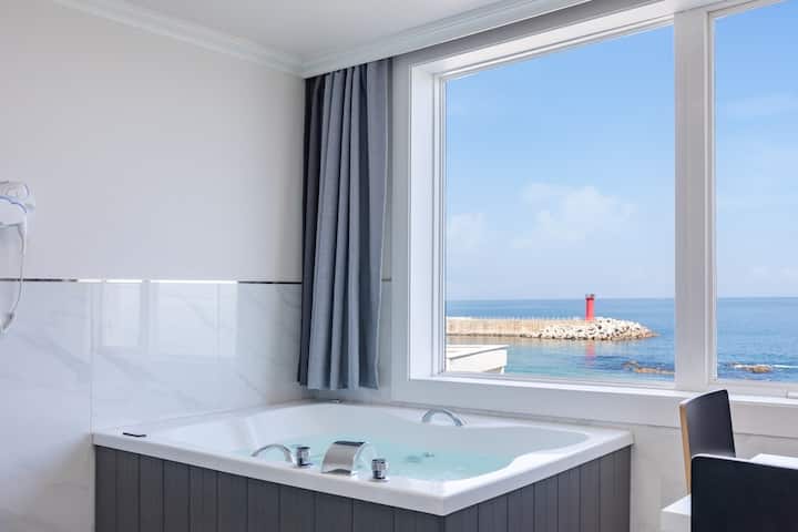 #오션뷰 #주문진항 #해변 #수산시장 아이언1(오션뷰/스파) - Gangneung-si