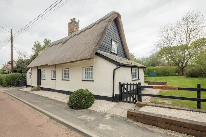 Charming 4 Bedroom Walnut Tree Cottage In Knapwell - Bedfordshire