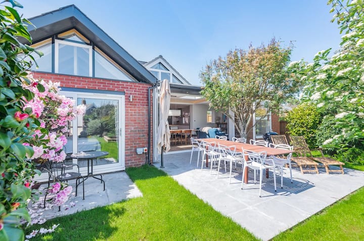 Beachside Home Sleeps 10 | Walk To East Wittering - Chichester