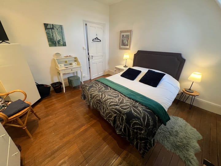 Chambre Confort Salle De Bain Partagée - Montbard