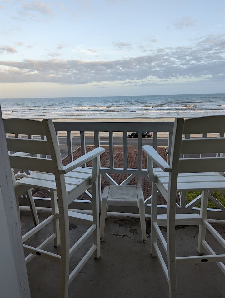 Sassy Seahorse - Front Row - Beach Views 8 Guests - Galveston, TX