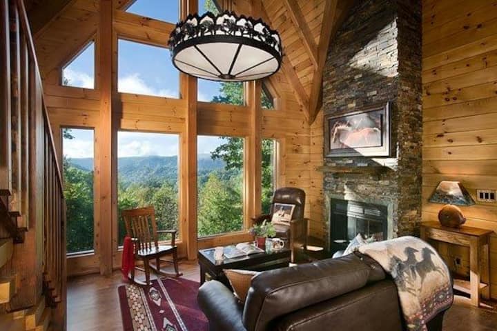 Horsin Around: Romantic Cabin, Views, Pet-friendly - North Carolina