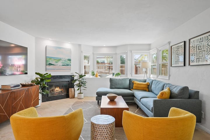 Single Family | Walk To Beach + Dining | Roof Deck - San Diego, CA