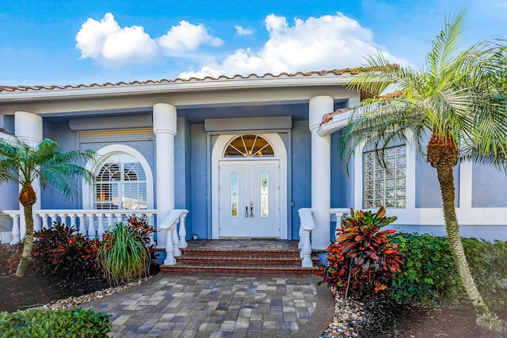 Large 4br Riverfront | Chef's Kitchen| Pool - Marco Island, FL