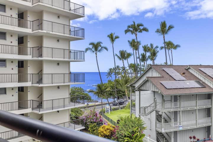 Ocean-view Heart Of Kona | Walk To Shops & Beaches - Kailua-Kona, HI