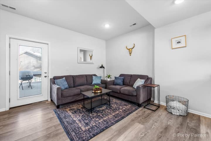 2br Cozy Stay | Fire Pit+parking| King Bed Retreat - Crystal Lake, IL