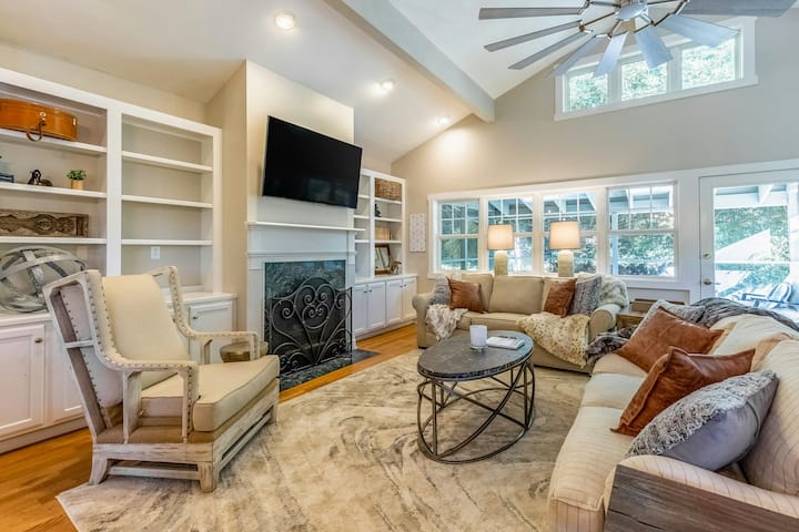 3br Dog Friendly | Fireplace | Pool Table - Highlands, NC