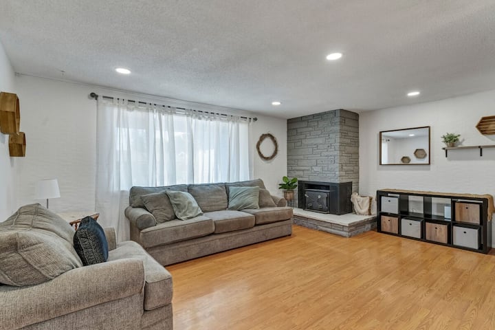 Relaxing Home W/ Fenced Yard & Covered Patio! - Albany, OR