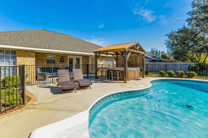 Heated Private Pool! Hot Tub! Close To Beach! - Navarre, FL