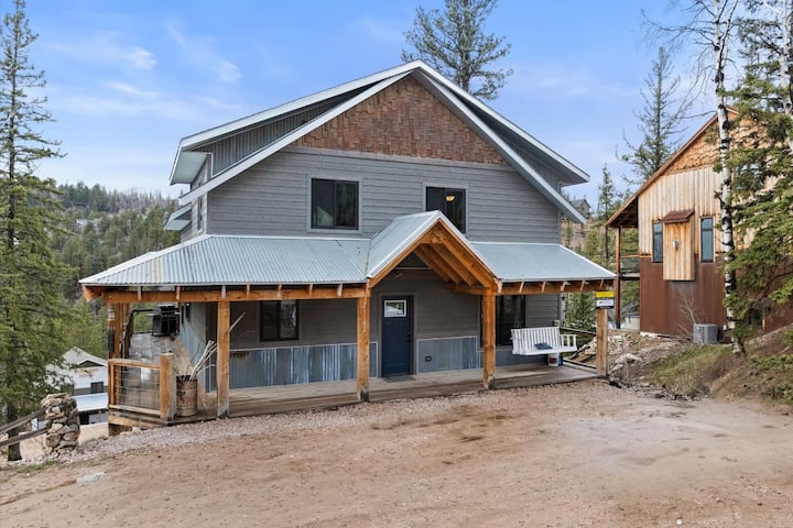 Bullocks Ridge Double Decks, Hot Tub, Game Room & Room For The Whole Crew! - South Dakota
