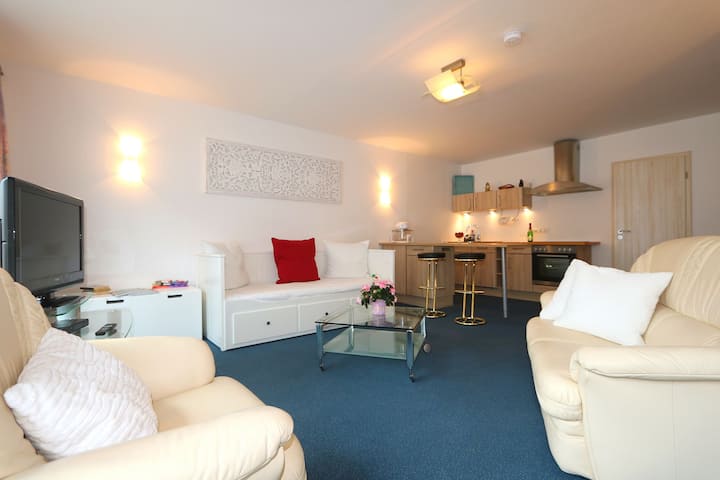 Studio Avec Terrasse, Propre Place De Parking Et U - Rostock