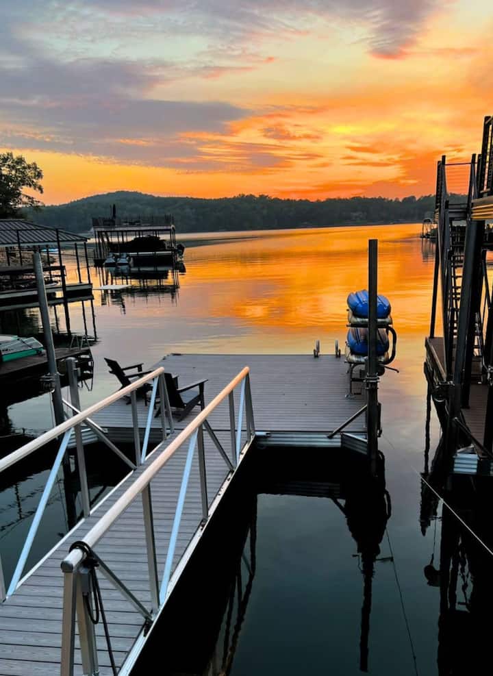 Lakefront A-frame | Swim Dock | Kayaks | Hot Tub! - Mineral Bluff, GA