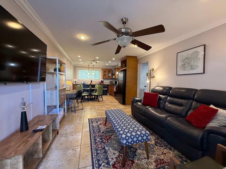 2 Br Apartment With Laundry, Pool - 巴頓魯治