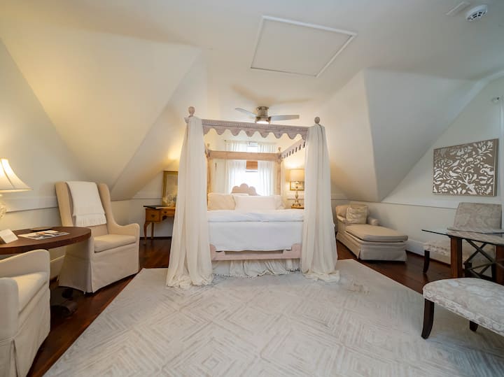 Luxury & Grandeur, Downtown's Hidden Gem! - Columbia, SC