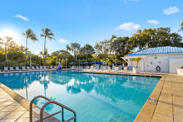 Steps From The Beach! 4 Ocean View Units, Pool - Key Largo
