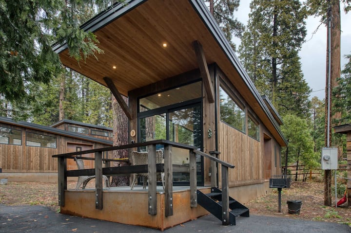 Knotty Pine Cabins - Tiny Home #7 - Shaver Lake, CA