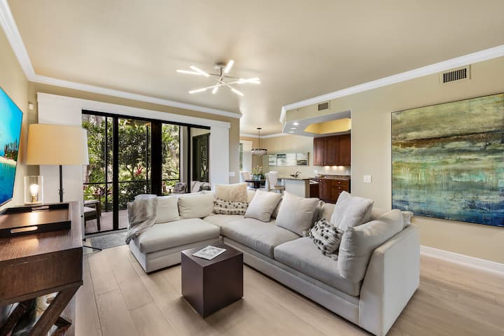 Luxurious Downtown Resort Near 5th Ave And Beaches - Naples