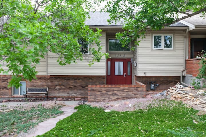 The Hillview Hangout: Post Adventure Perch - Grand Junction, CO