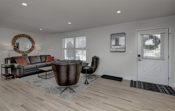 Hidden Gem - Ideal 4 Bedroom Centennial House - Englewood, CO