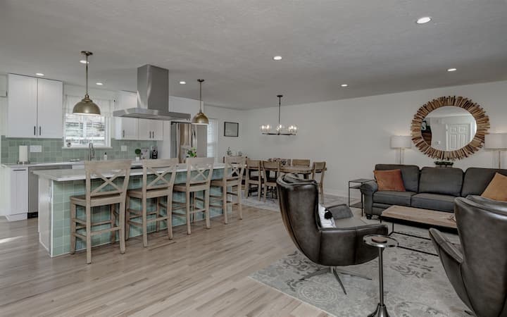 Hidden Gem - Ideal 4 Bedroom Centennial House - Centennial, CO