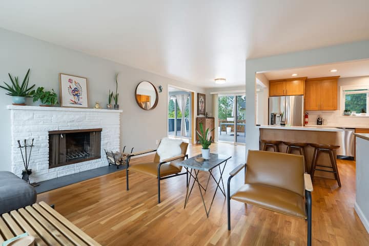 Freshly Remodeled, Cozy Home Great For Relaxation - Shoreline, WA