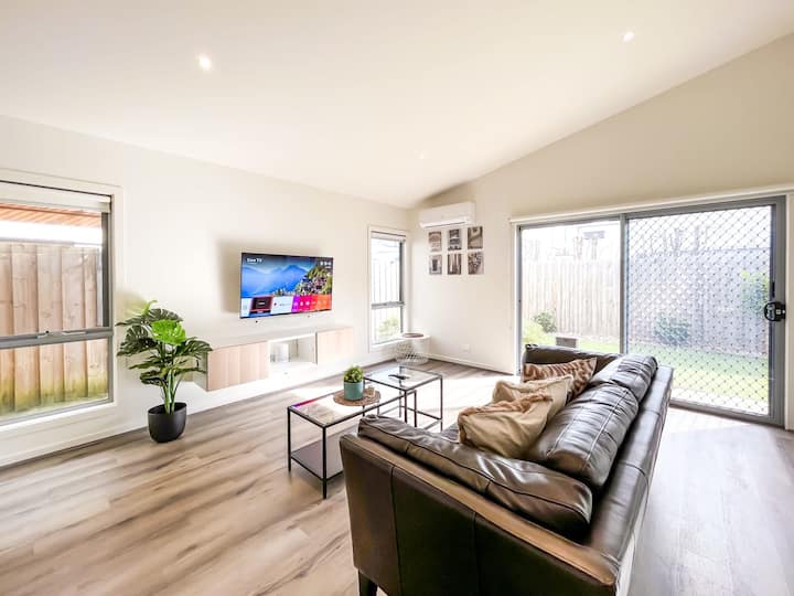 Stylish Berwick Home With Wifi, Smart Tv, Garage - Beaconsfield