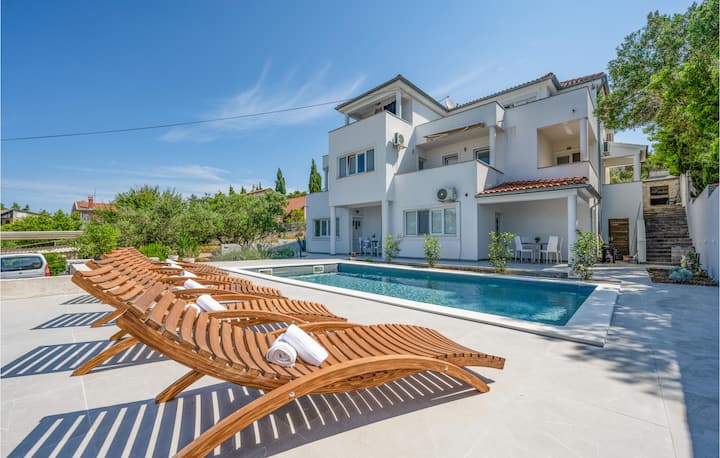 2 Bedroom Stunning Apartment In Murter - Murter