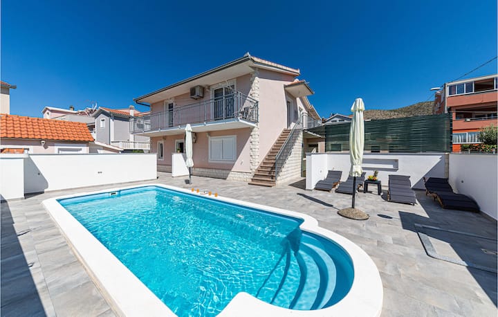Stunning Apartment In Plano - Trogir