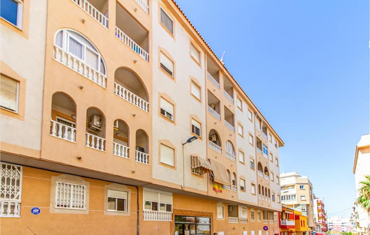 Cozy Apartment In Torrevieja With Wifi - Costa Blanca
