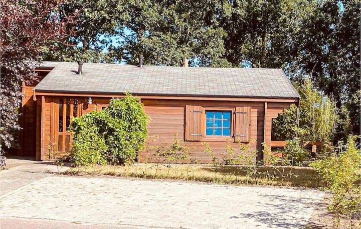 Lovely (Sta)caravan In Rheezerveen - Slagharen