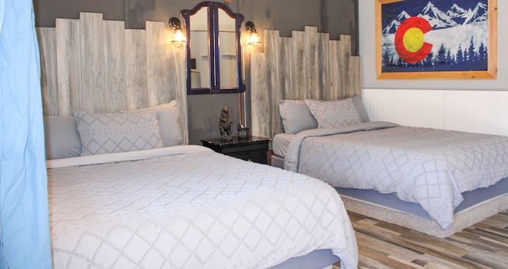 Black Bear Retreat Lodge 3 - Howard, Colorado | Airbnb - Airbnb