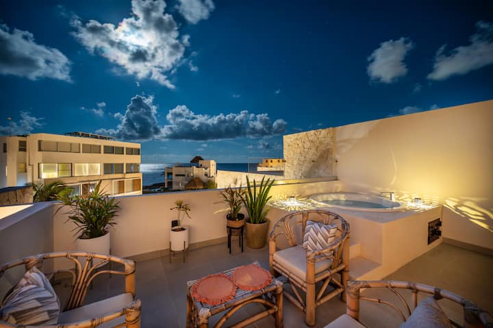 Seaside Penthouse! Rooftop Jacuzzi & Ocean Views! - Akumal