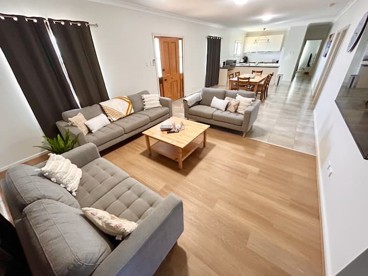 Poseidon’s Oasis - Family Retreat - Moonta Bay - Port Hughes