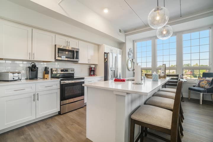 Top Floor Penthouse At Edgewater - Manistee, MI