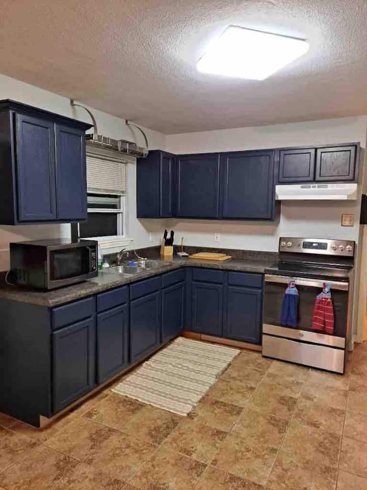 Cozy 3 Bedroom In Prime Location! - Lewisville, TX