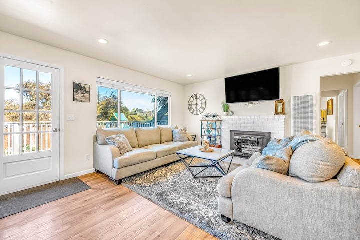 Cozy Oaks | A Coastal Getaway With Idyllic Scenery - Monterey, CA