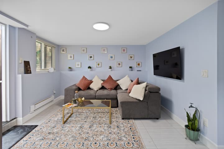 Newly Renovated Beautiful Two Bedroom Suite - Surrey