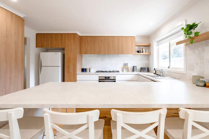 Spacious 3br Beach House | Ocean Grove | 6 Guests - Queenscliff