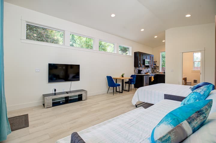 Urban-chic Studio Guesthouse In Quiet Neighborhood - Hillsboro, OR
