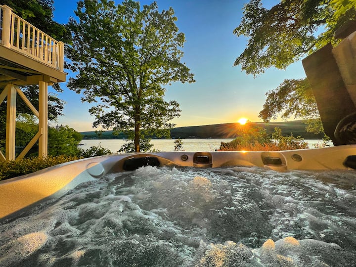 Lakefront Paradise | Dock • Hot Tub • Sleeps 10 - Ringwood State Park, Ringwood