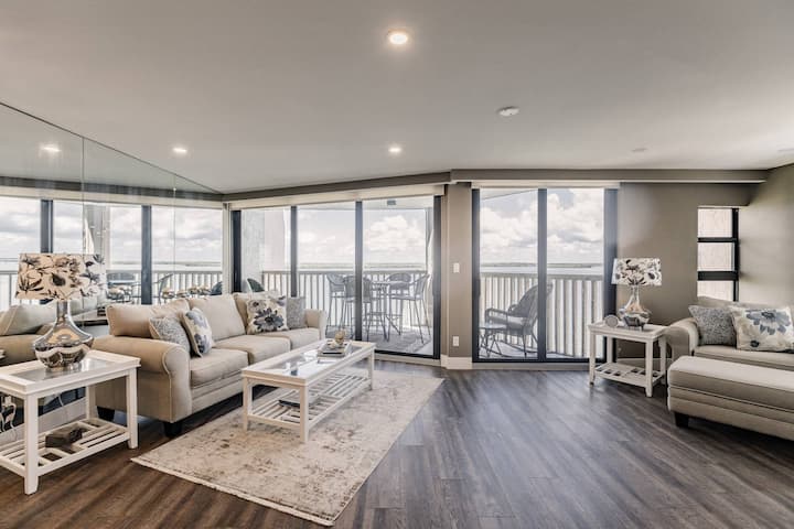 Waterfront W/pools & Wifi ~Walk To Dining & Shops - Marco Island, FL