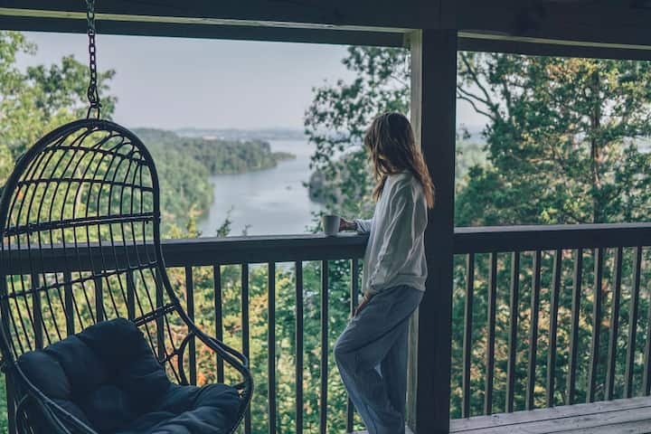 Tippy Canoe Cabin: Lake Views & Hot Tub - Dandridge, TN