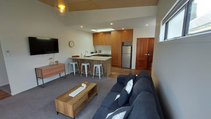 Sleek Suite By The Sand (1-bedroom) - Dunedin